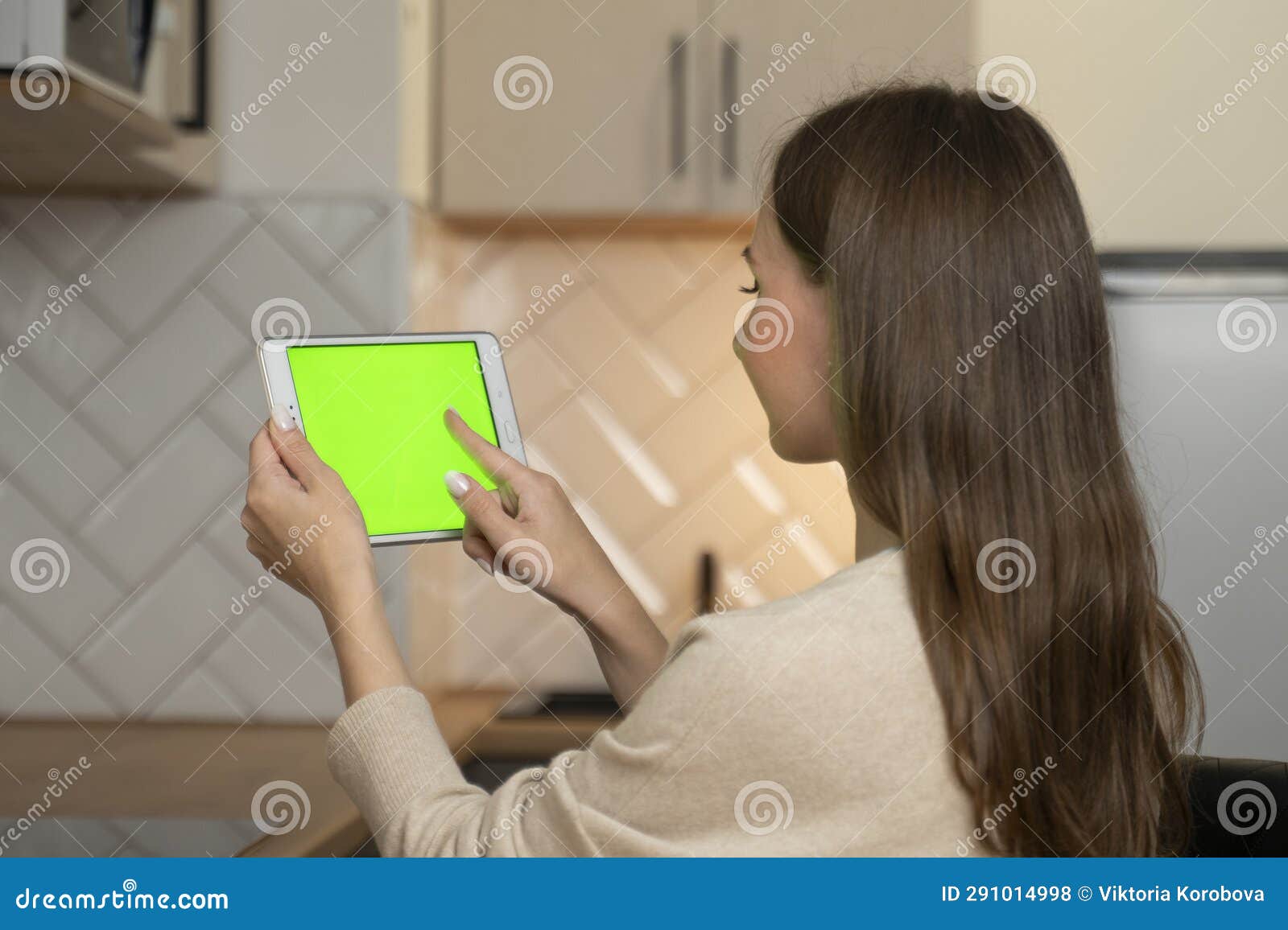 Woman Hands Holding Tablet Pc with Green Screen Stock Photo - Image of ... Woman Hands Holding Tablet Pc with Green Screen Stock Photo - Image of ...