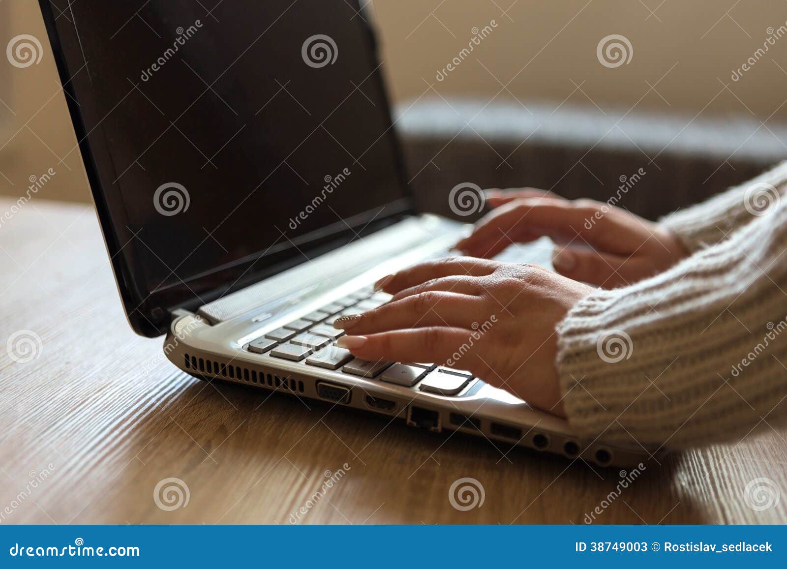 Woman Hands Working on Keyboard Stock Image - Image of internet, office ...