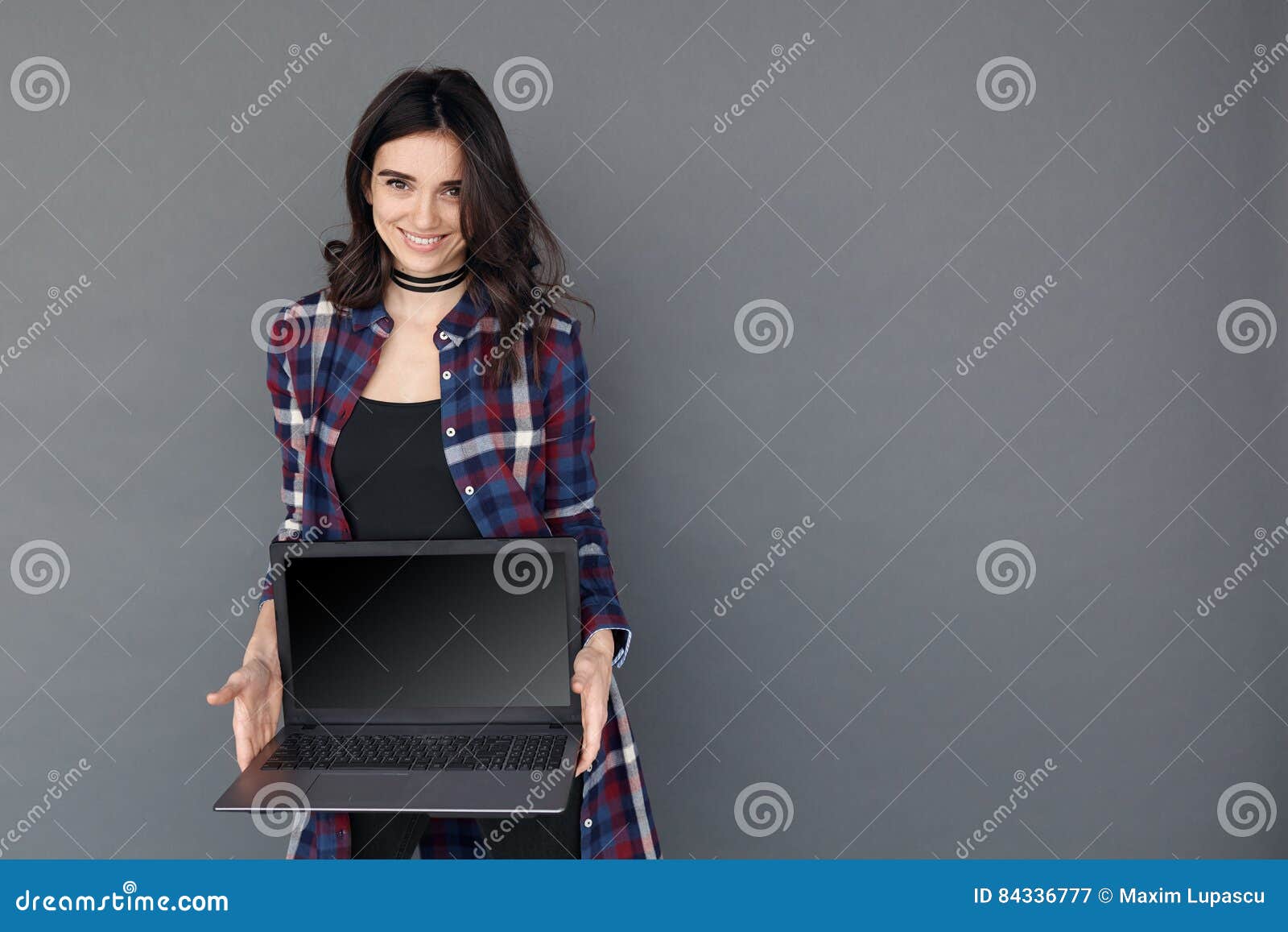 10,134 Black Woman Holding Computer Screen Stock Photos - Free ...