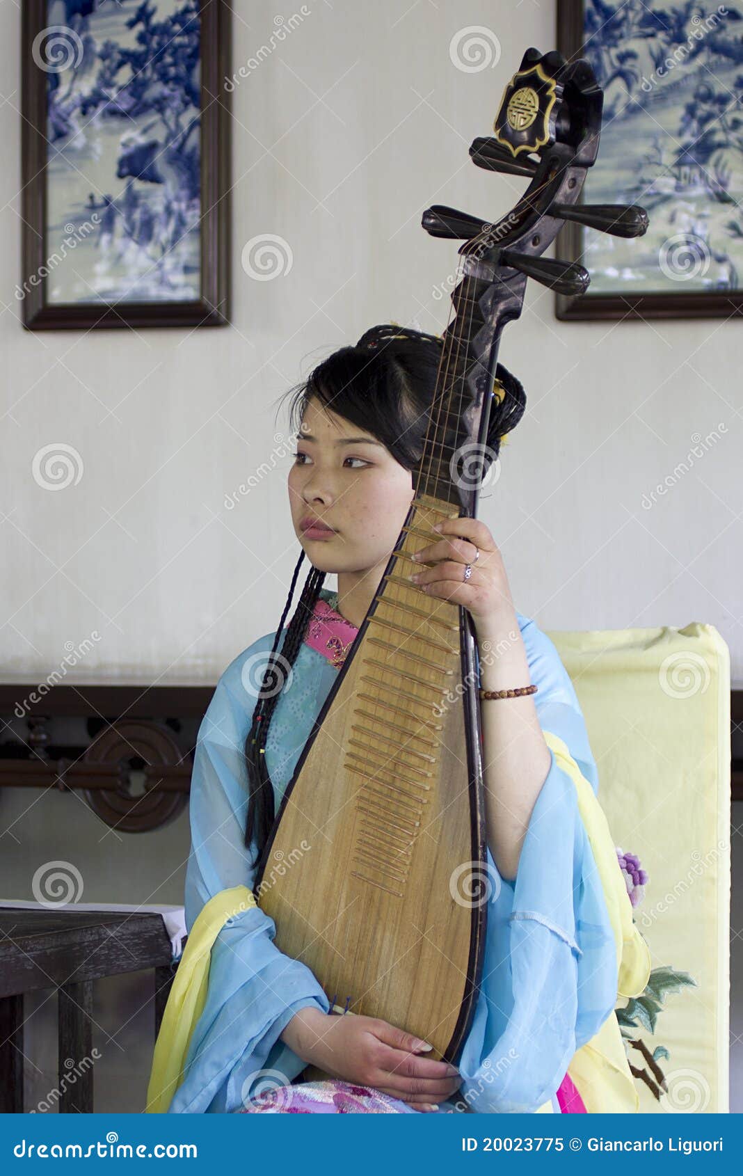 A woman holding a pipa editorial image. Image of instrument - 20023775