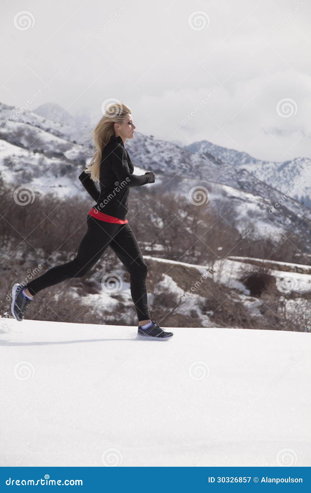 Woman jogging in the snow stock image. Image of pose - 30326857