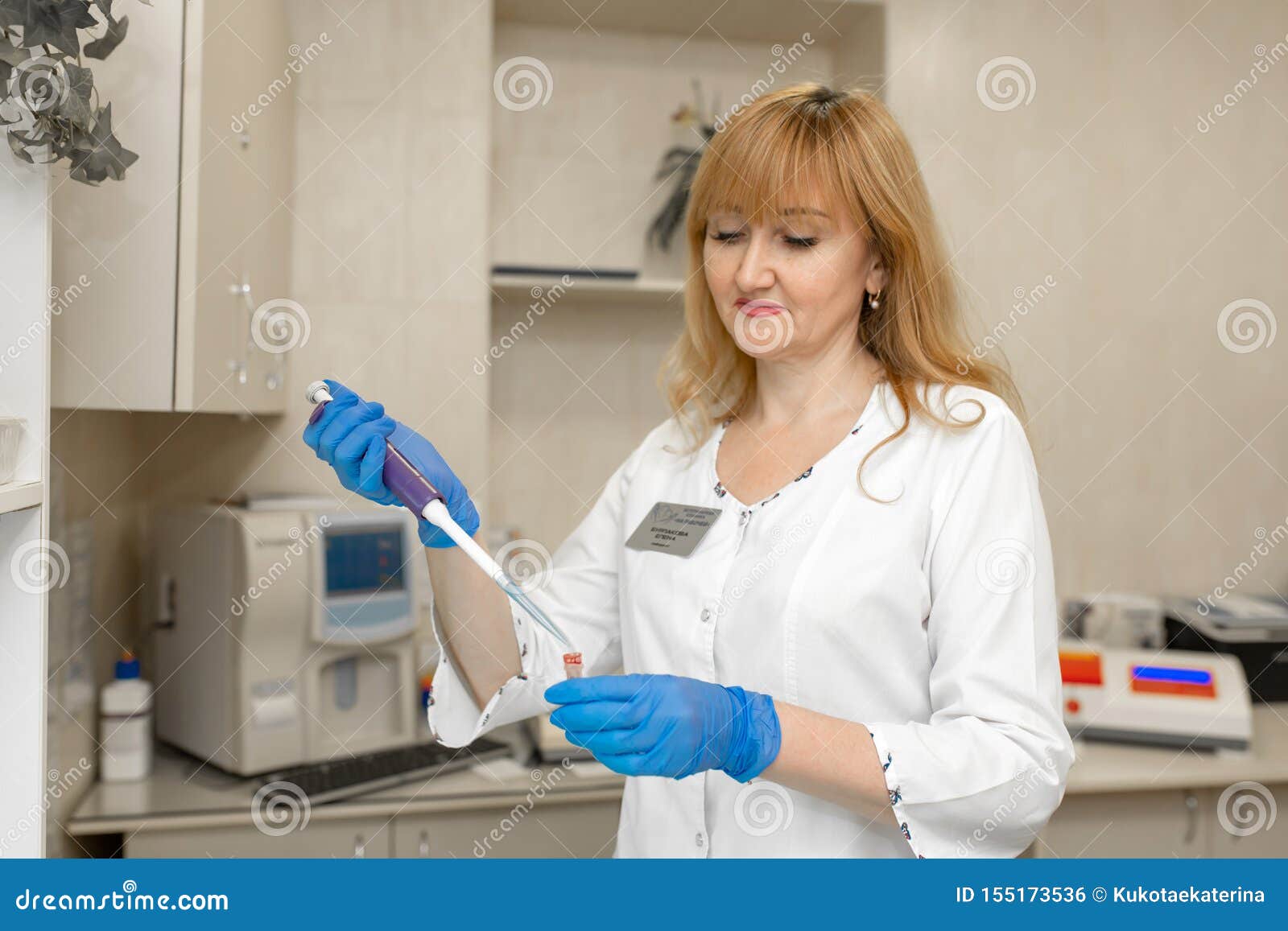 Woman Lab Technician Take Blood Sample from Test Tube Editorial Photo ...