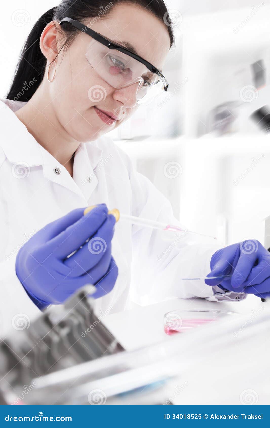 Woman Laboratory Assistant in the Laboratory Stock Image - Image of ...