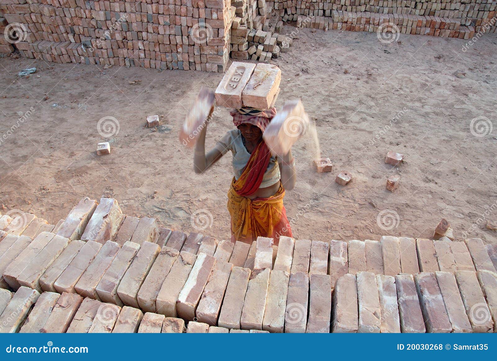 Woman Labour in India editorial stock photo. Image of weight - 20030268