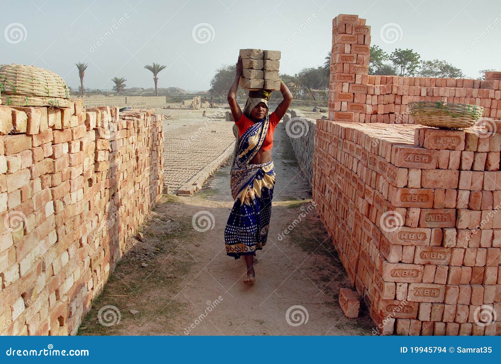 Woman Labour in Indian Brick-field Editorial Stock Image - Image of ...