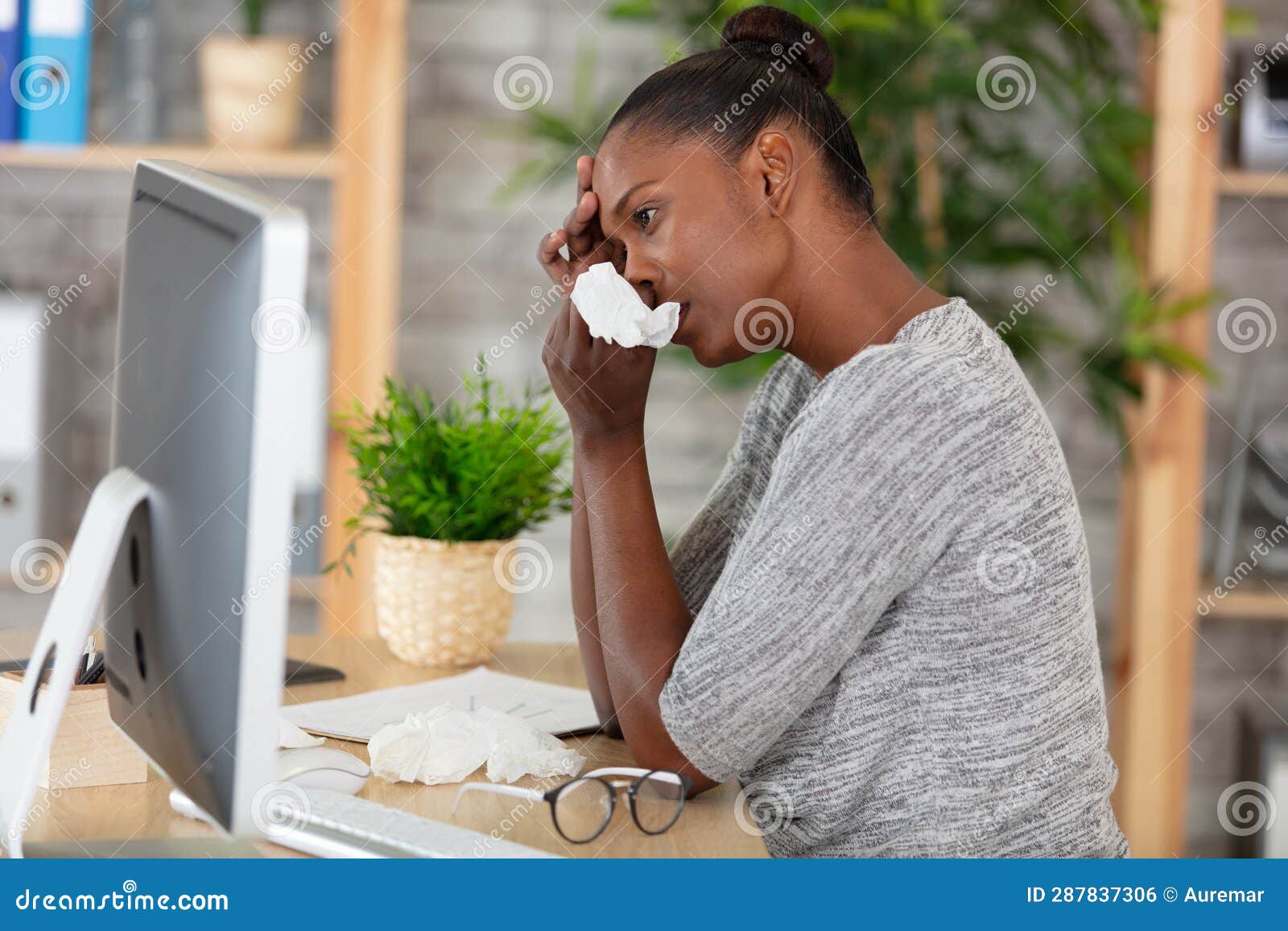 Woman Looking at Computer Screen and Crying Stock Photo - Image of ...