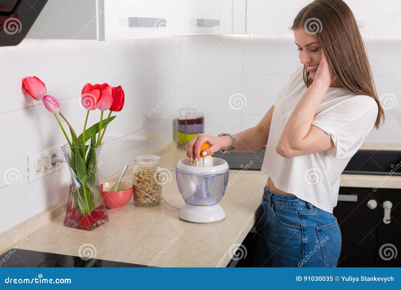Woman making breakfast stock image. Image of juice, apartment - 91030035