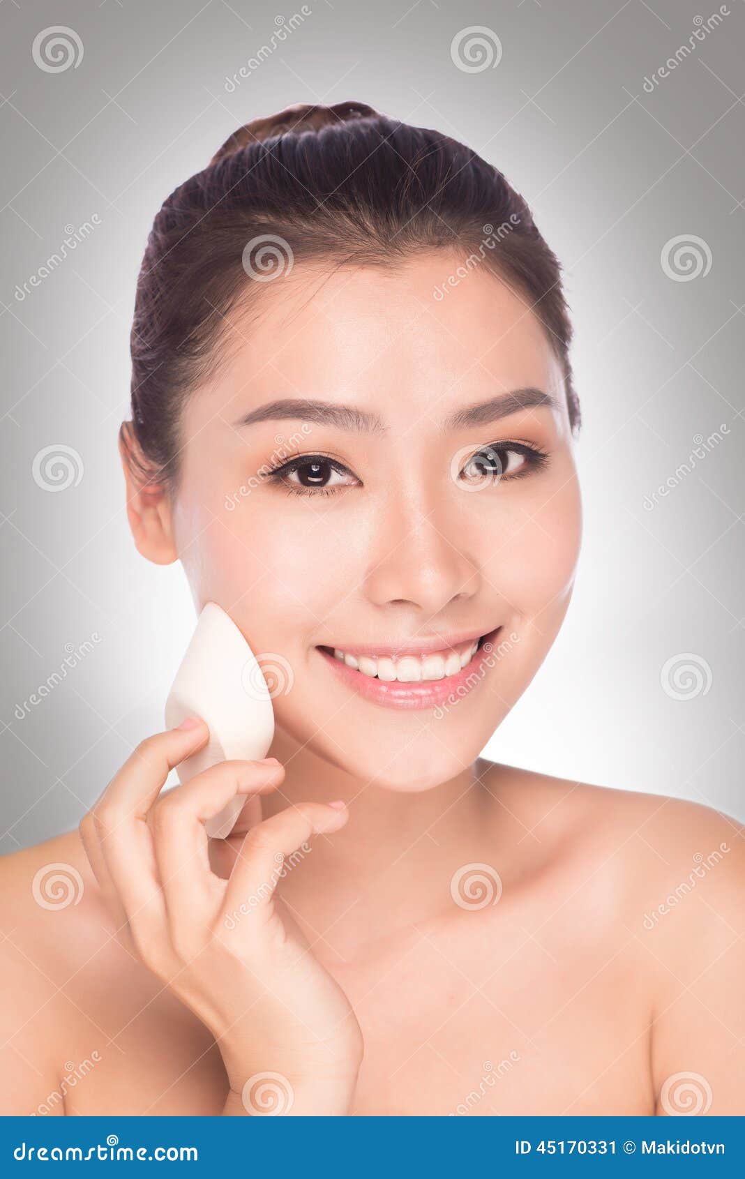 Woman making up her face stock image. Image of natural - 45170331