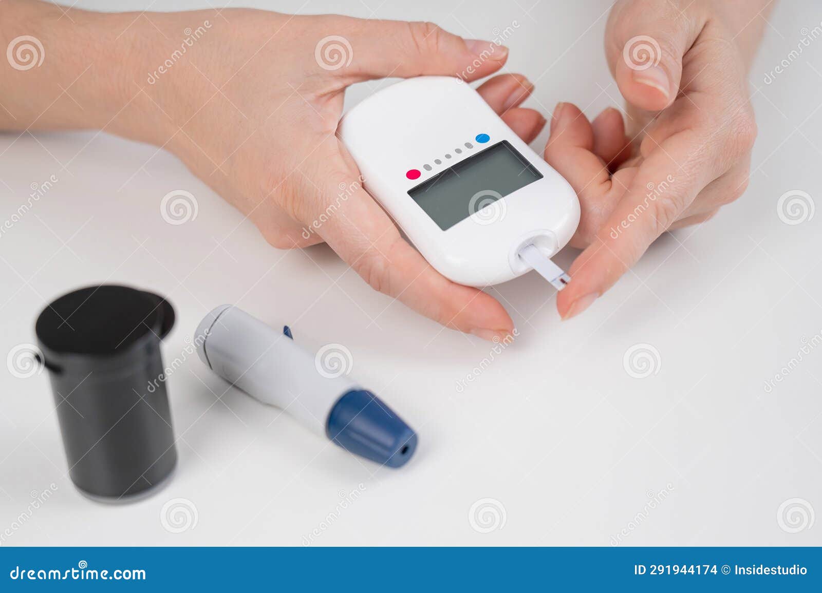 Woman Measures Blood Sugar Level with a Glucometer. Stock Photo - Image ...