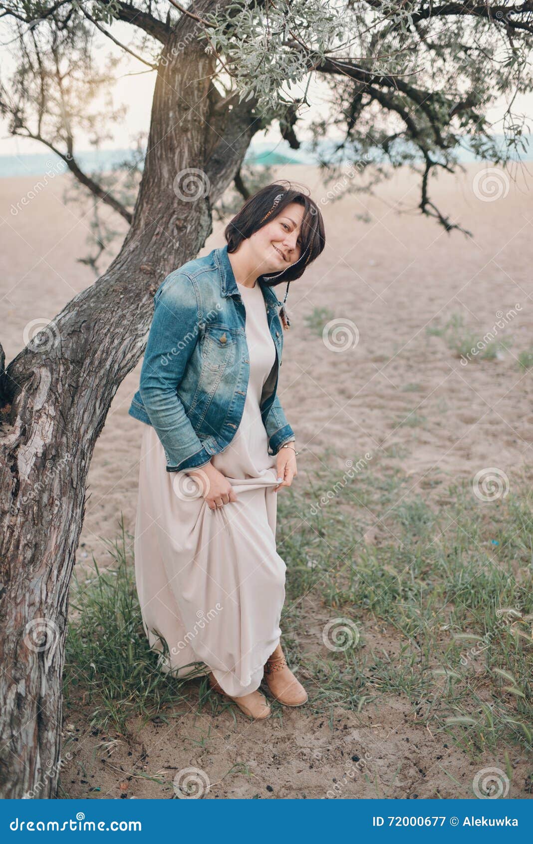 Woman at the old tree stock image. Image of dreamy, nature - 72000677