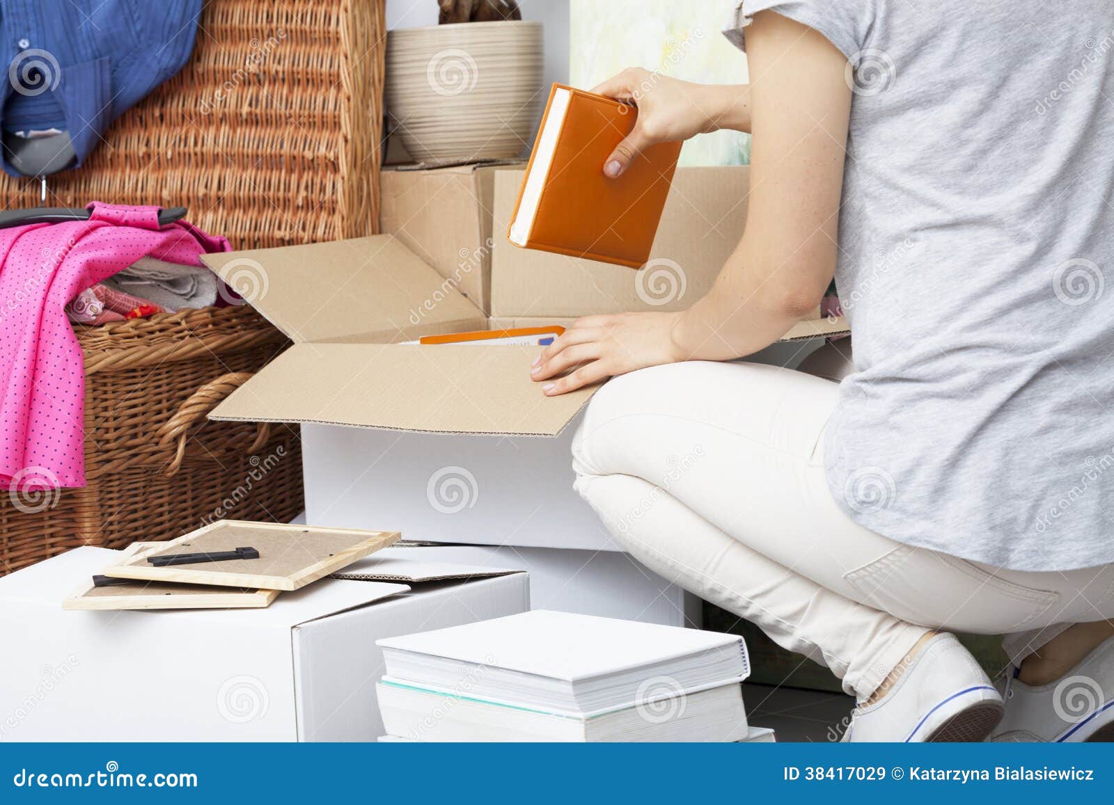 Woman packing house stuff stock image. Image of cartons - 38417029