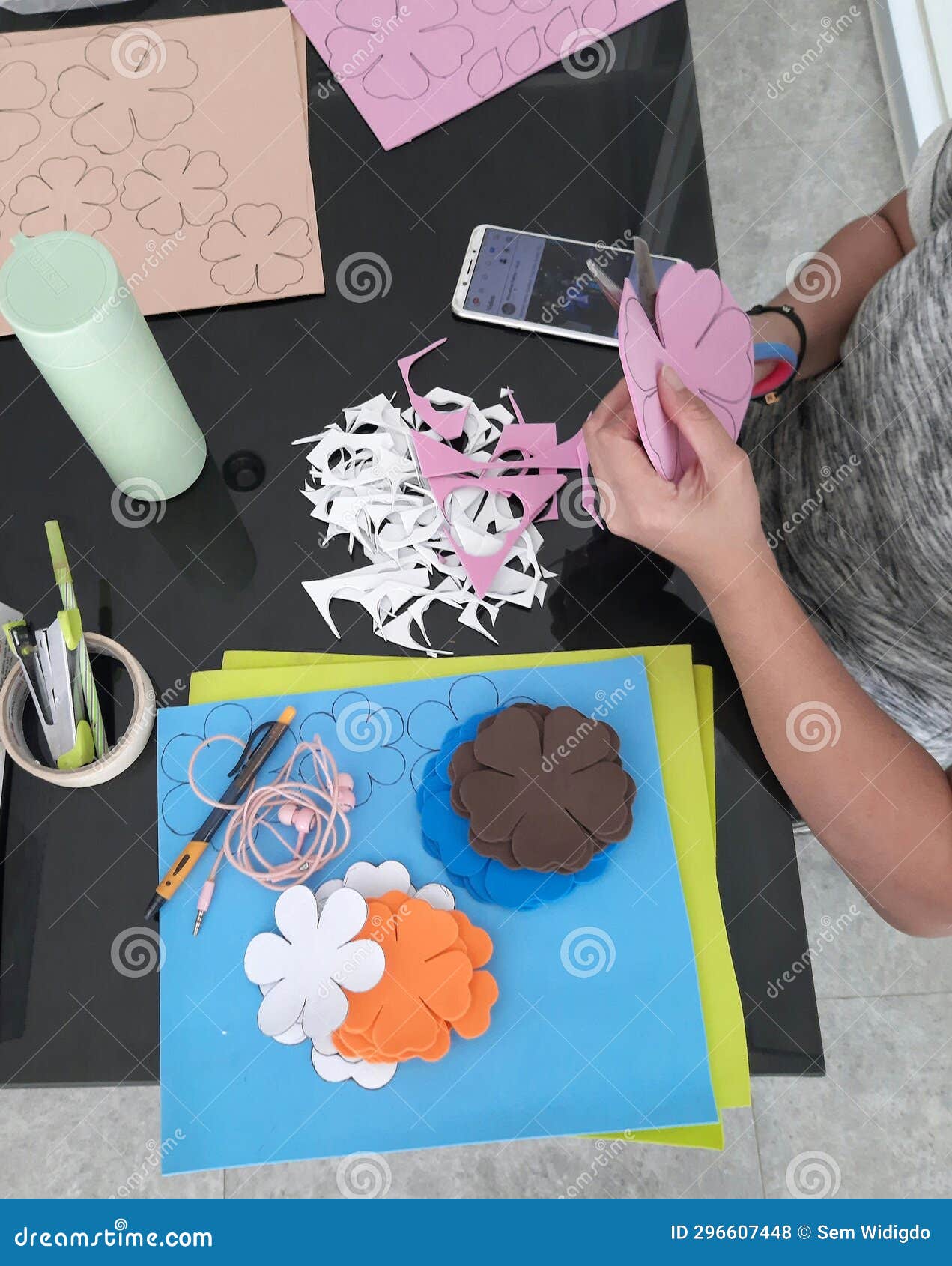 Paper Crafts Unleashed: Unfolding A World Of Origami Artistry Royalty ...