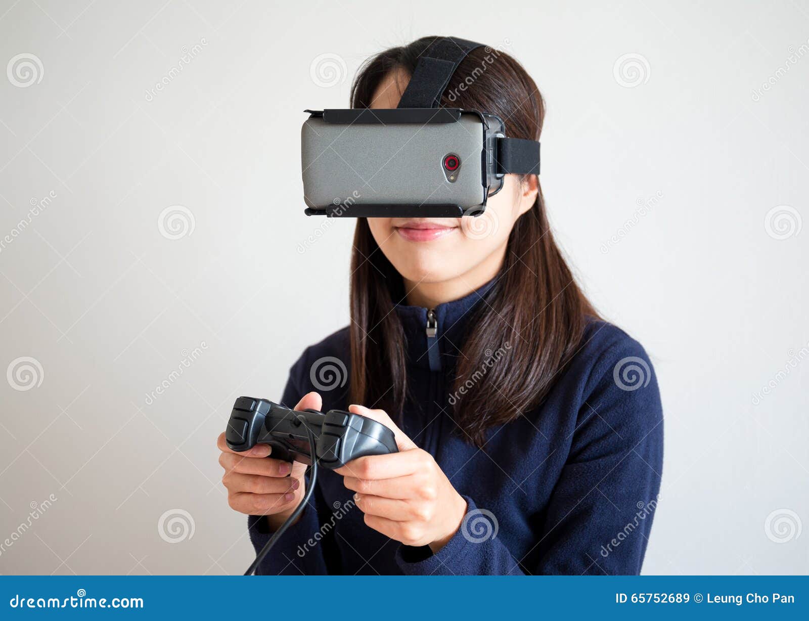 Woman Play Game on Vr Device Stock Image - Image of glasses, hand: 65752689