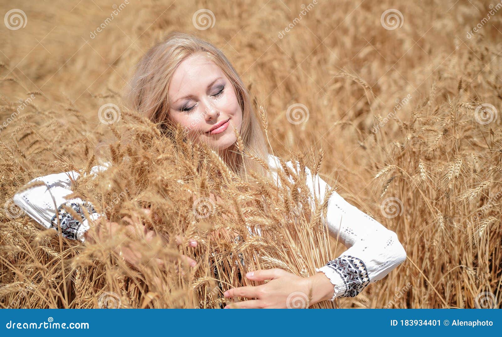 Beautiful Caucasian Woman Posing On Field With Wheat Stock Image Image Of Beautiful Freedom