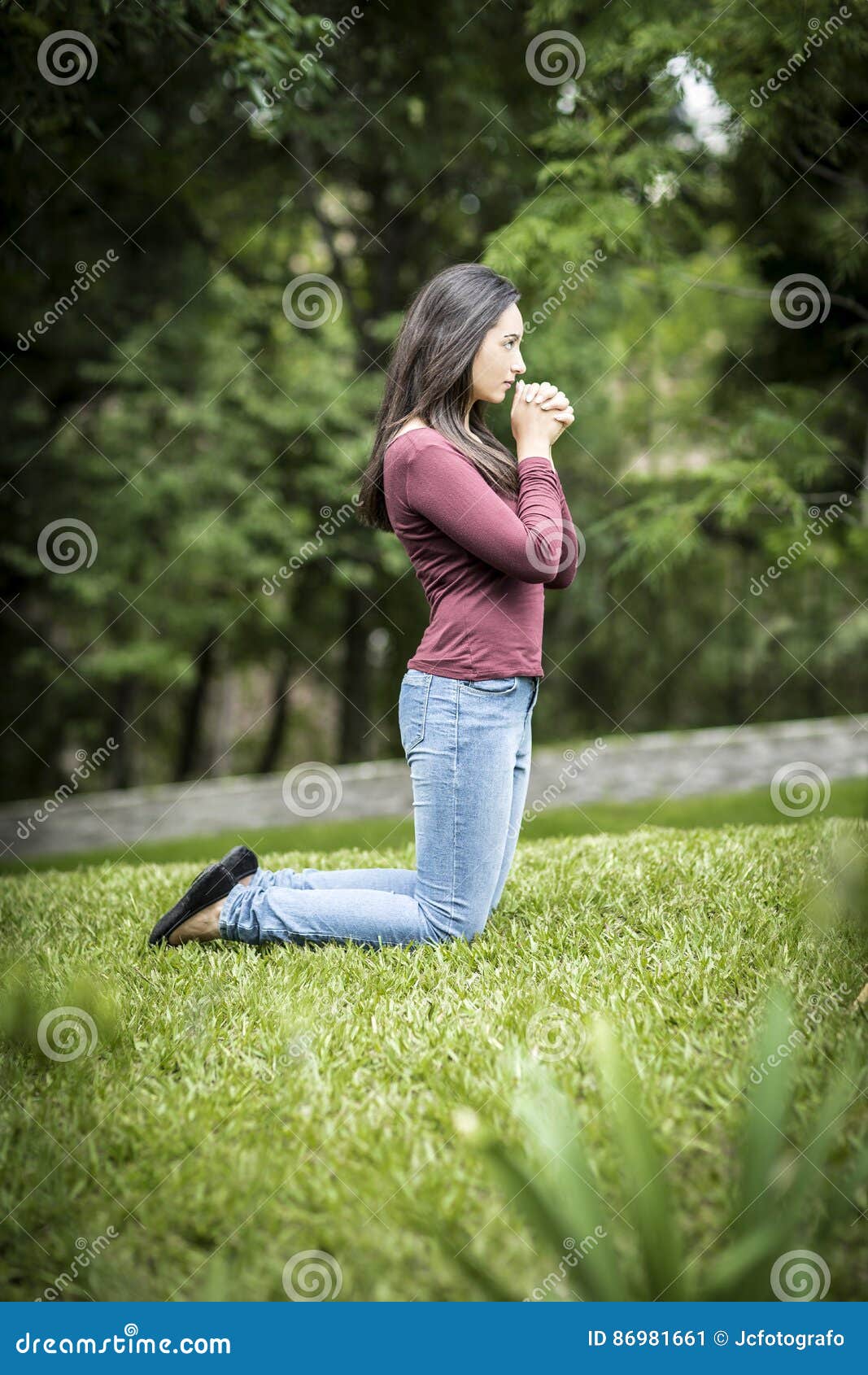 Woman praying outdoors stock image. Image of life, outdoors - 86981661