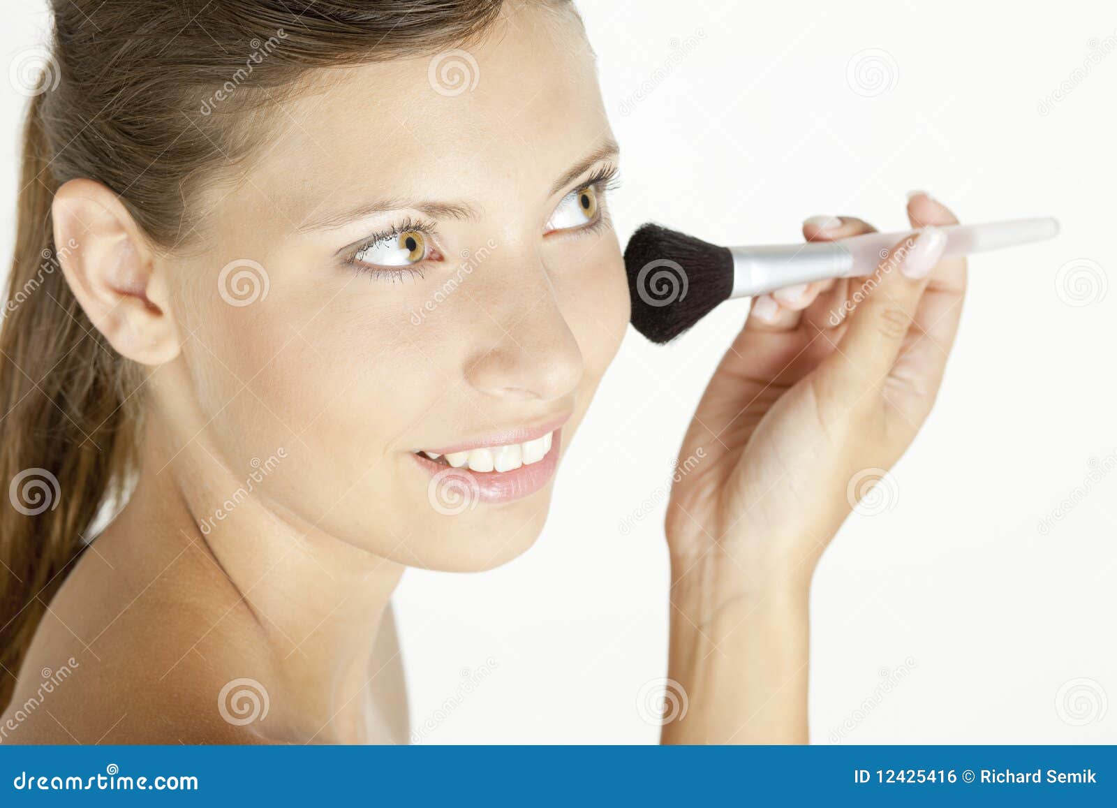 Woman Putting on Face Powder Stock Photo - Image of brown, face: 12425416