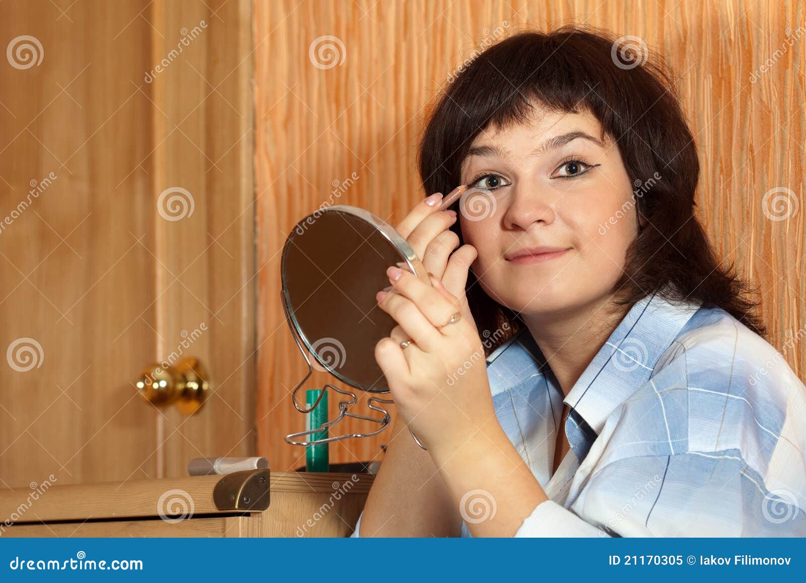 Woman putting make up stock image. Image of pretty, female - 21170305