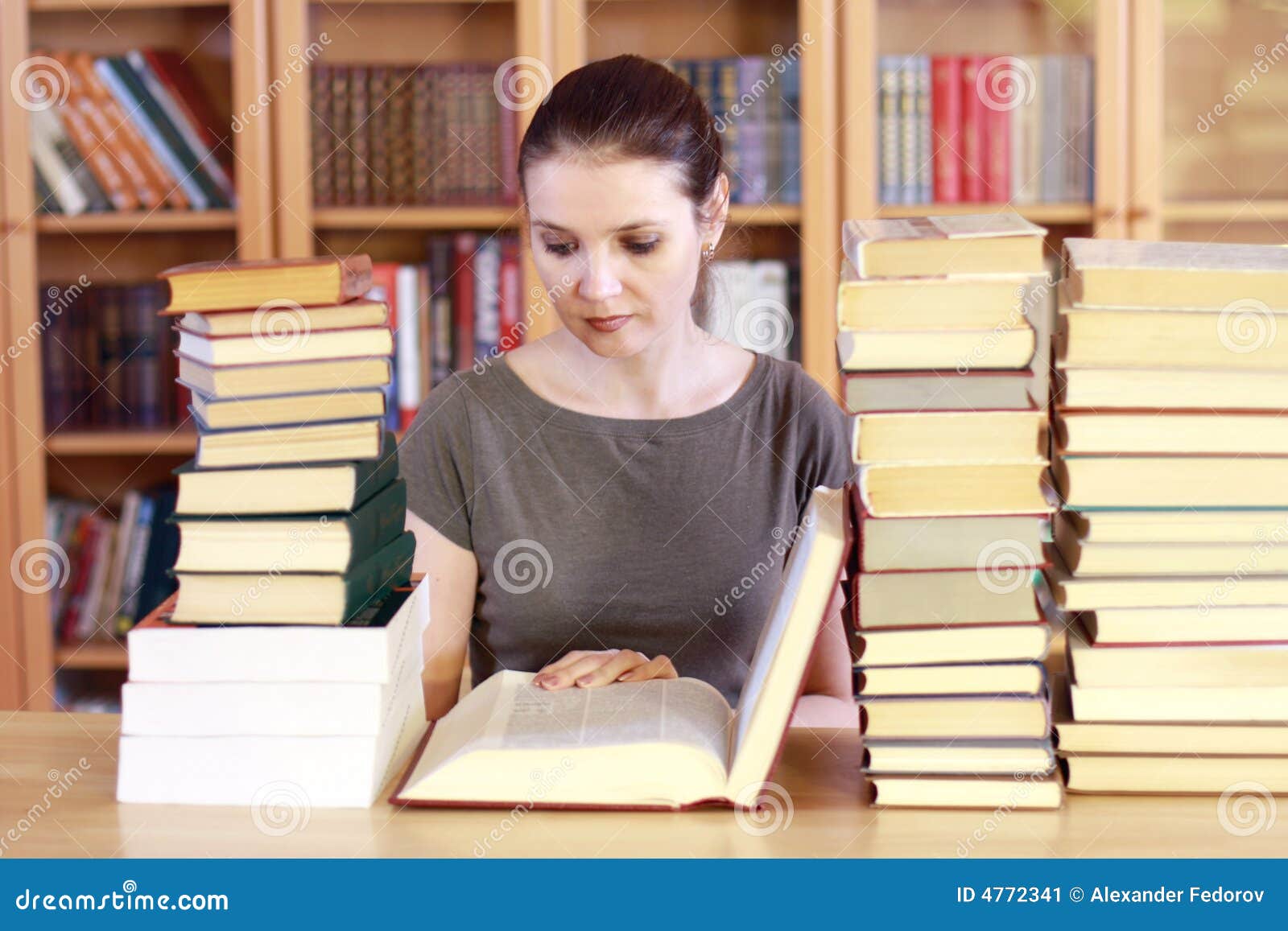 Woman reading the book stock image. Image of searching - 4772341