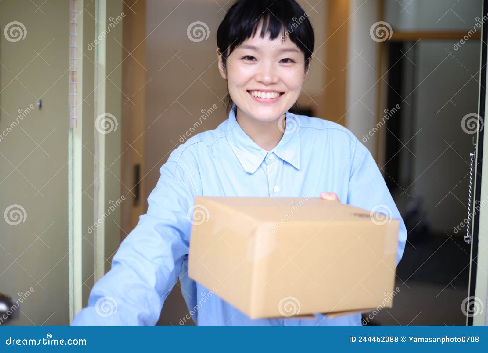 Woman receiving courier stock photo. Image of gift, delivery - 244462088