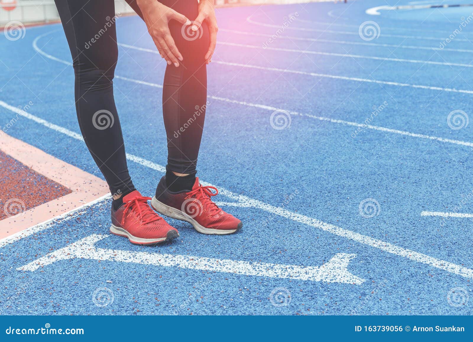 Woman runner hurt at knee stock photo. Image of injury - 163739056