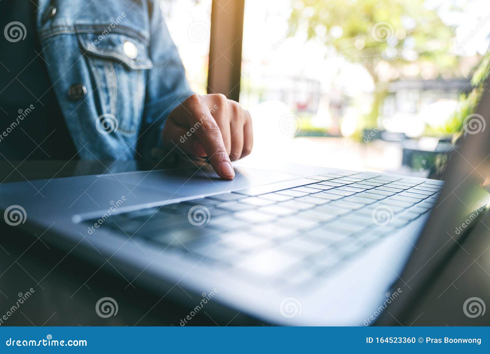 Laptop Computer Touchpad Stock Photos - Download 13,991 Royalty Free Photos