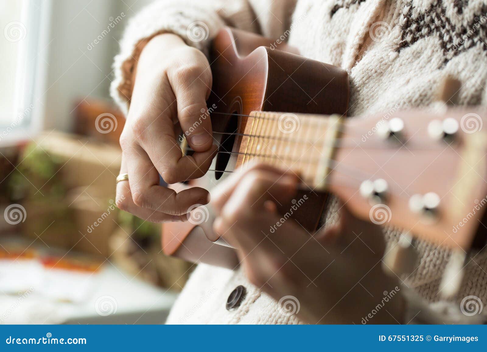 Woman S Hand Playing Ukulele. Stock Image - Image of hands, instrument ...