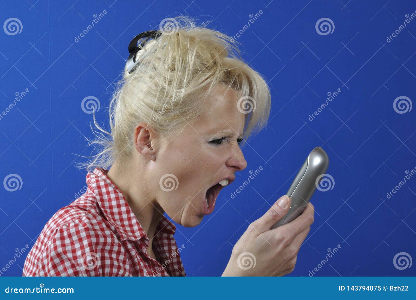 Woman Screaming in the Phone Stock Image - Image of emotion, screaming ...