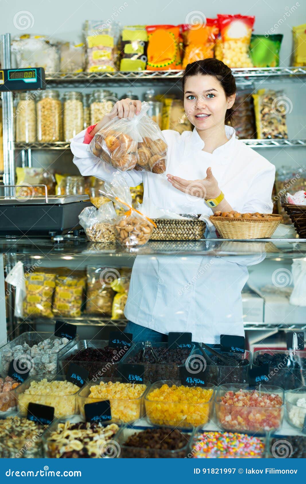 Woman is selling cupcakes stock image. Image of company - 91821997