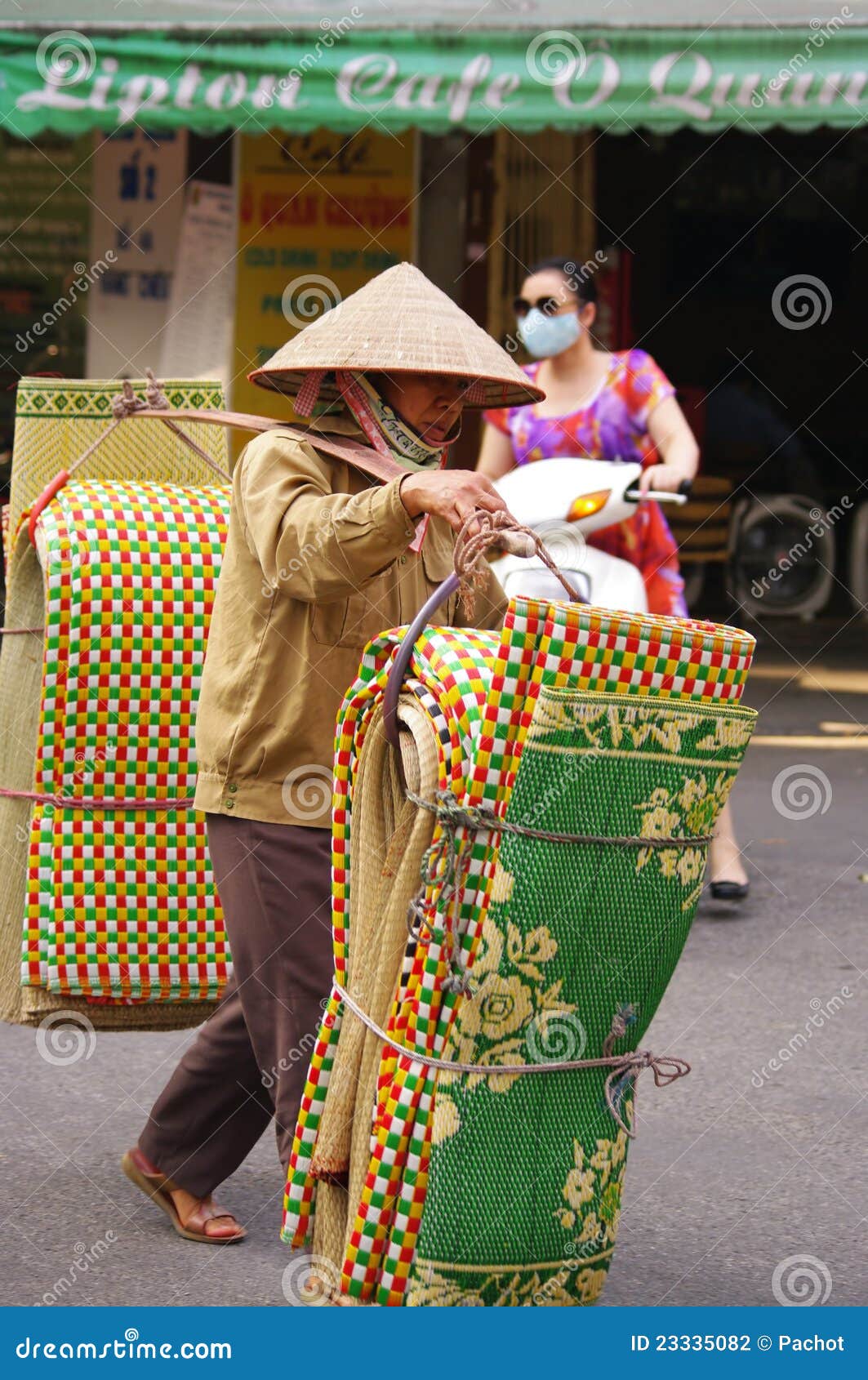 Woman selling mats editorial photography. Image of vietnam - 23335082
