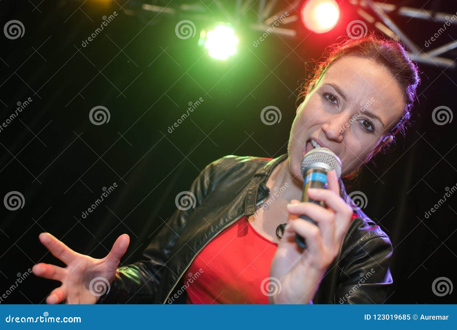 Woman singing on stage stock image. Image of audio, girl - 123019685