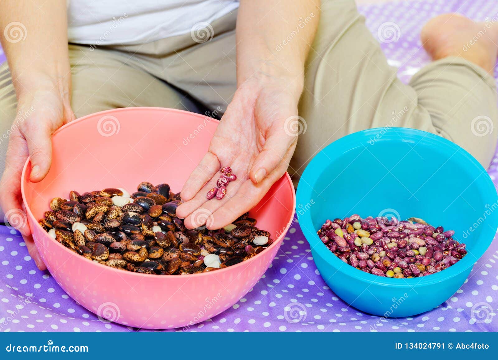 Woman sorting the beans stock image. Image of ingredient - 134024791