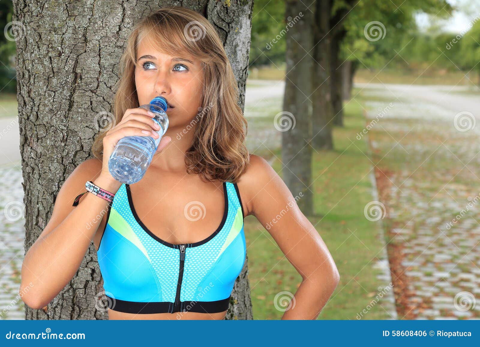 Woman in Sport Break Drinking Water Unter a Tree Stock Photo - Image of ...