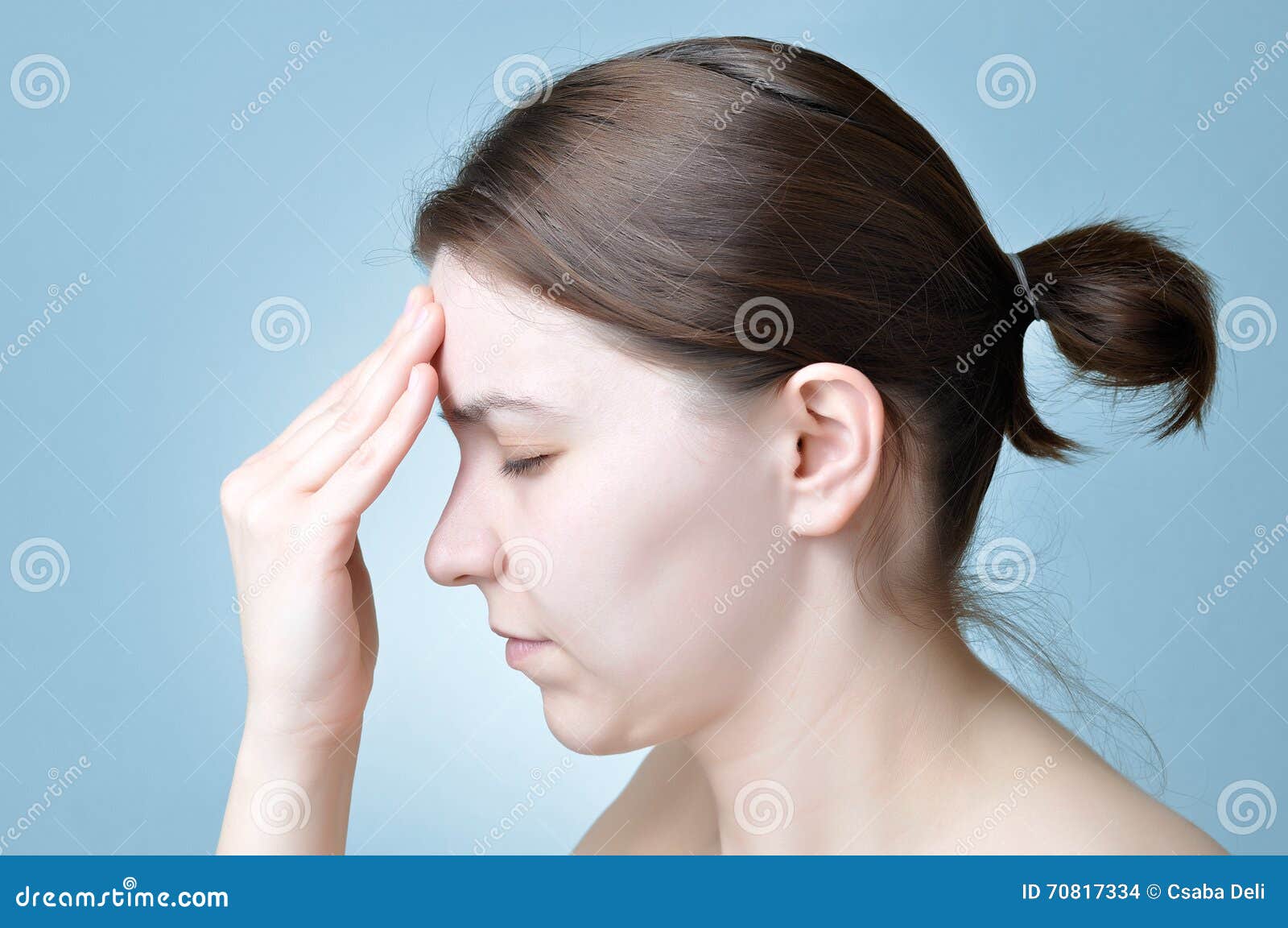 Woman Suffering from Headache Stock Photo - Image of hand, illness ...
