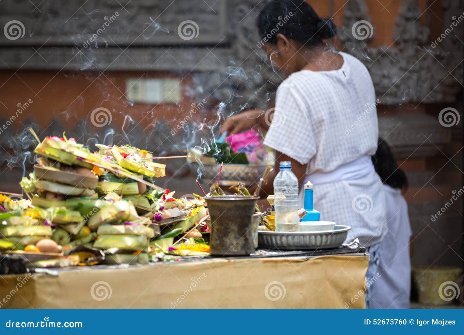 Woman in Temple Bring Offering To God Editorial Image - Image of aroma ...