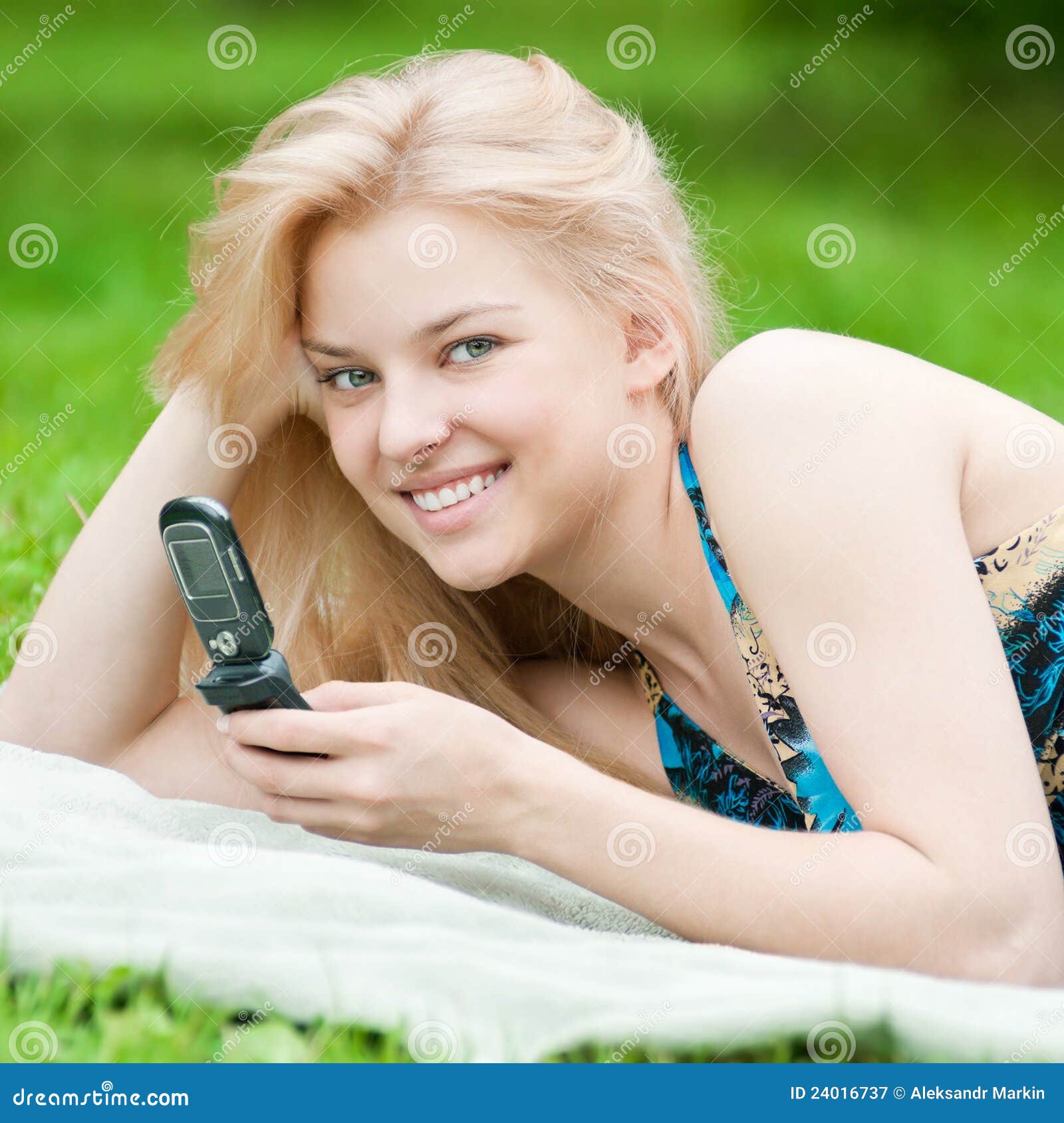 Woman Texting on Mobile Phone Stock Image - Image of lifestyle, park ...