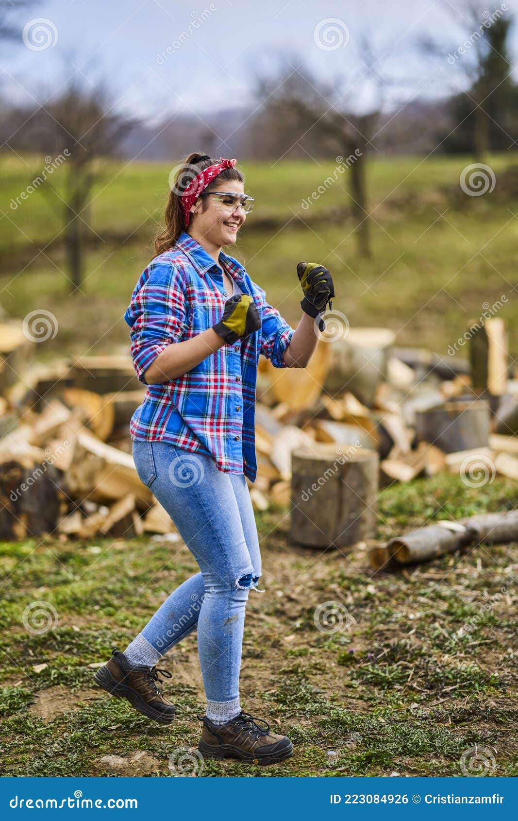 Woman Using Chainsaw To Cut a Log for Firewood Stock Photo - Image of ...