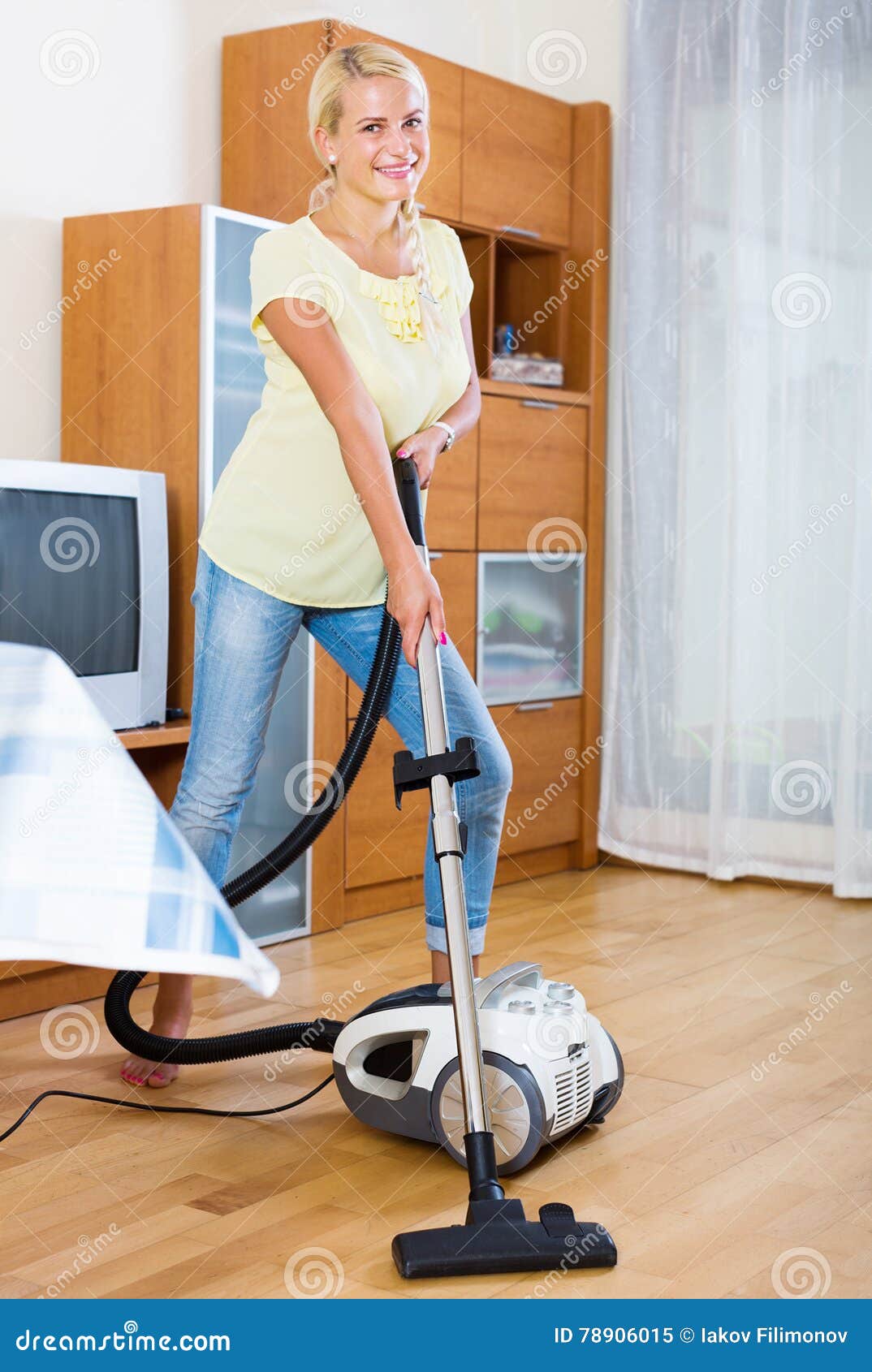Woman using vacuum cleaner stock image. Image of detergent - 78906015