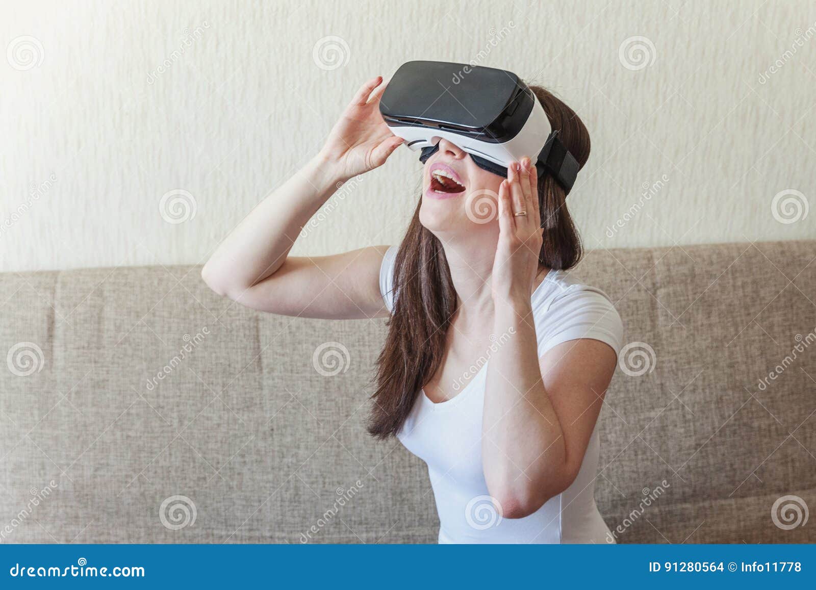 Woman using VR headset stock photo. Image of future, device - 91280564