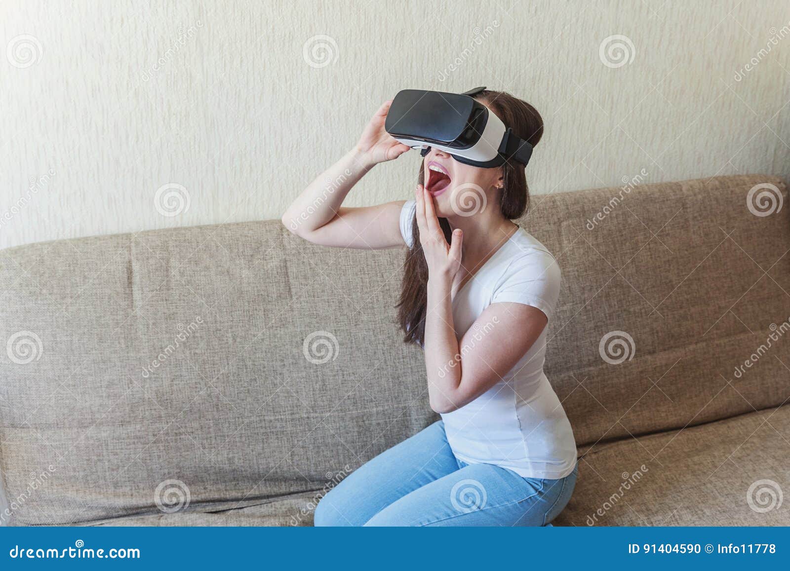 Woman using VR headset stock photo. Image of asia, contemporary - 91404590