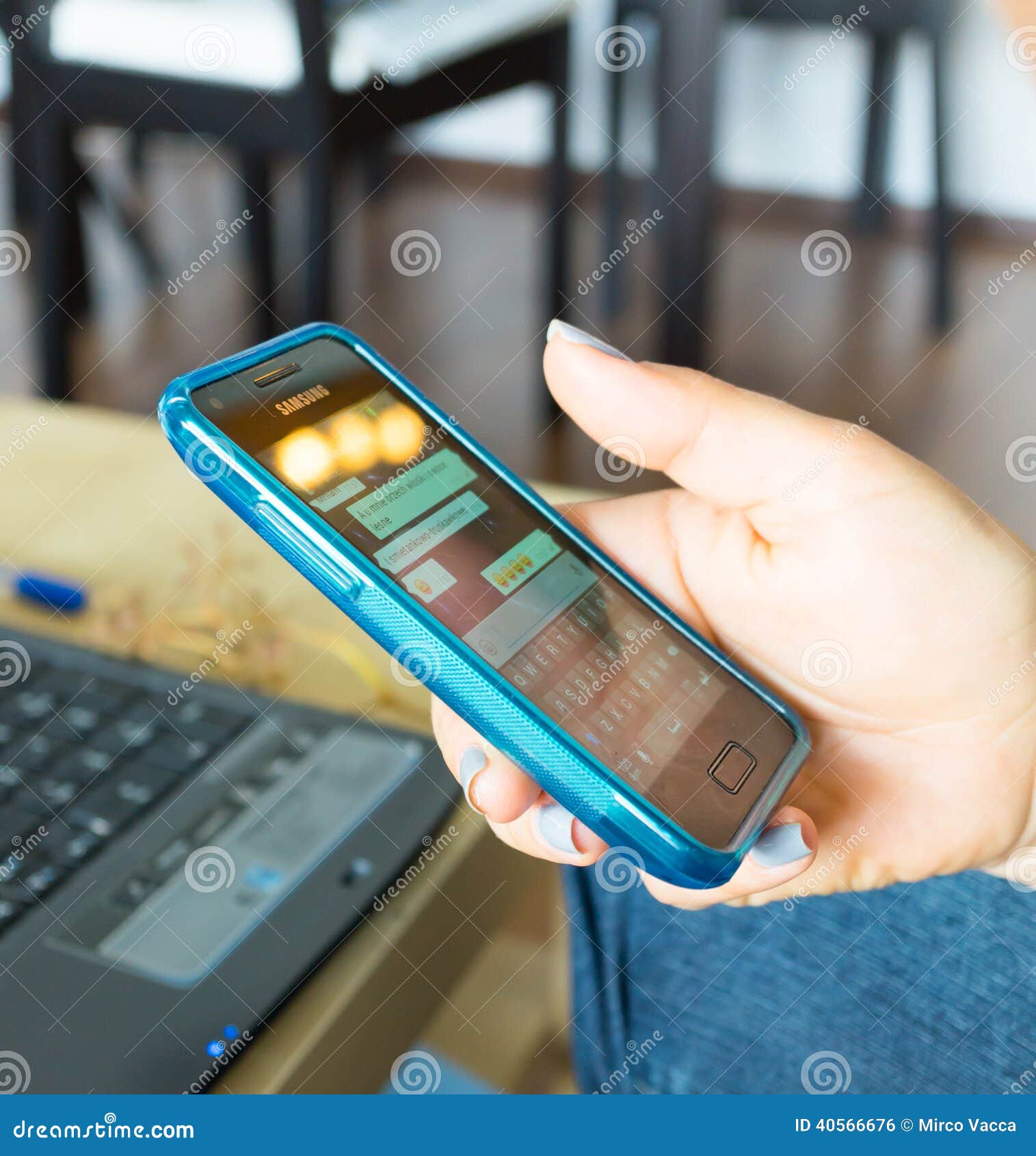 Woman using Whatsapp editorial photo. Image of woman - 40566676