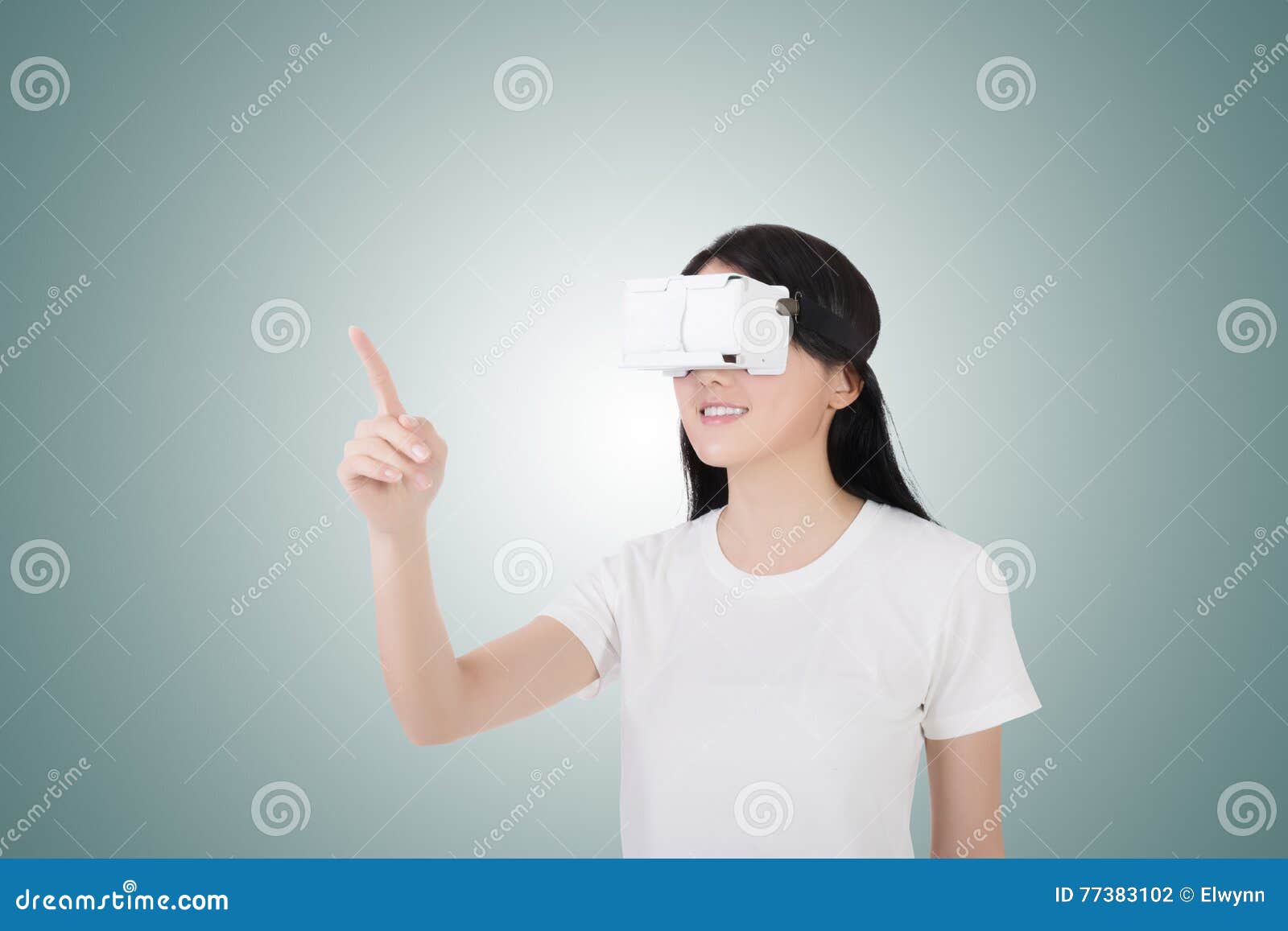 Woman with vr headset stock photo. Image of asia, headset - 77383102