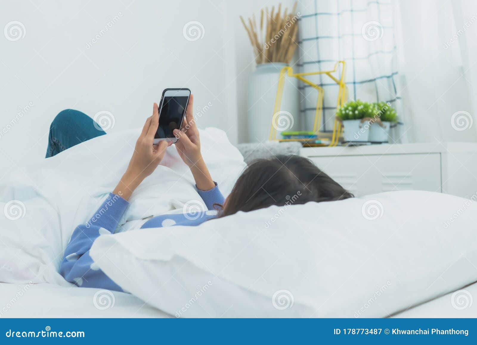Woman Wake Up and Use Phone on Bed Stock Image - Image of cellphone ...