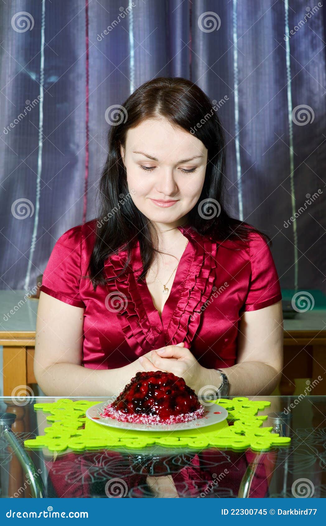Woman want to eat the pie stock image. Image of caucasian - 22300745