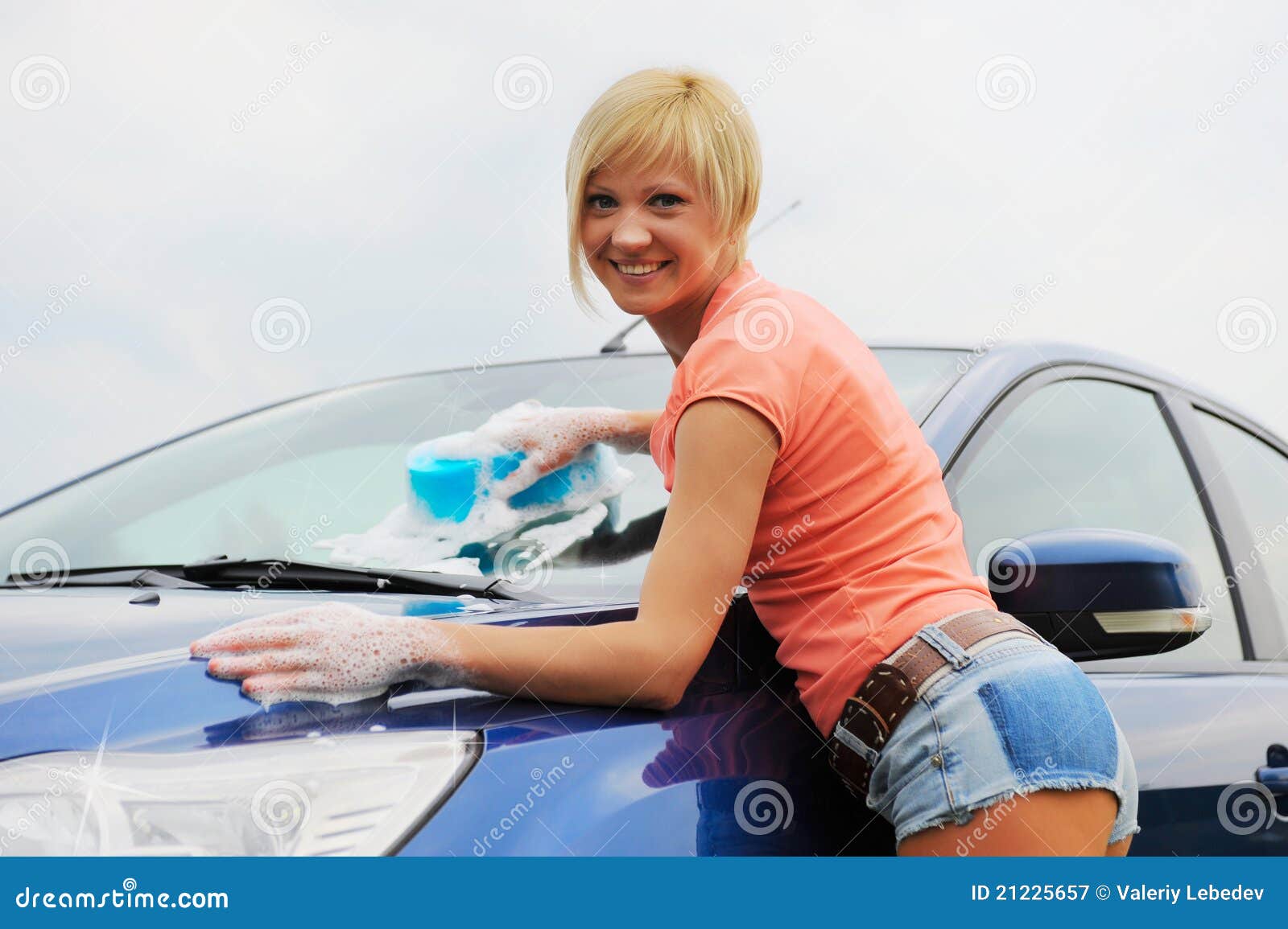 Woman washes her car stock image. Image of blue, hand - 21225657