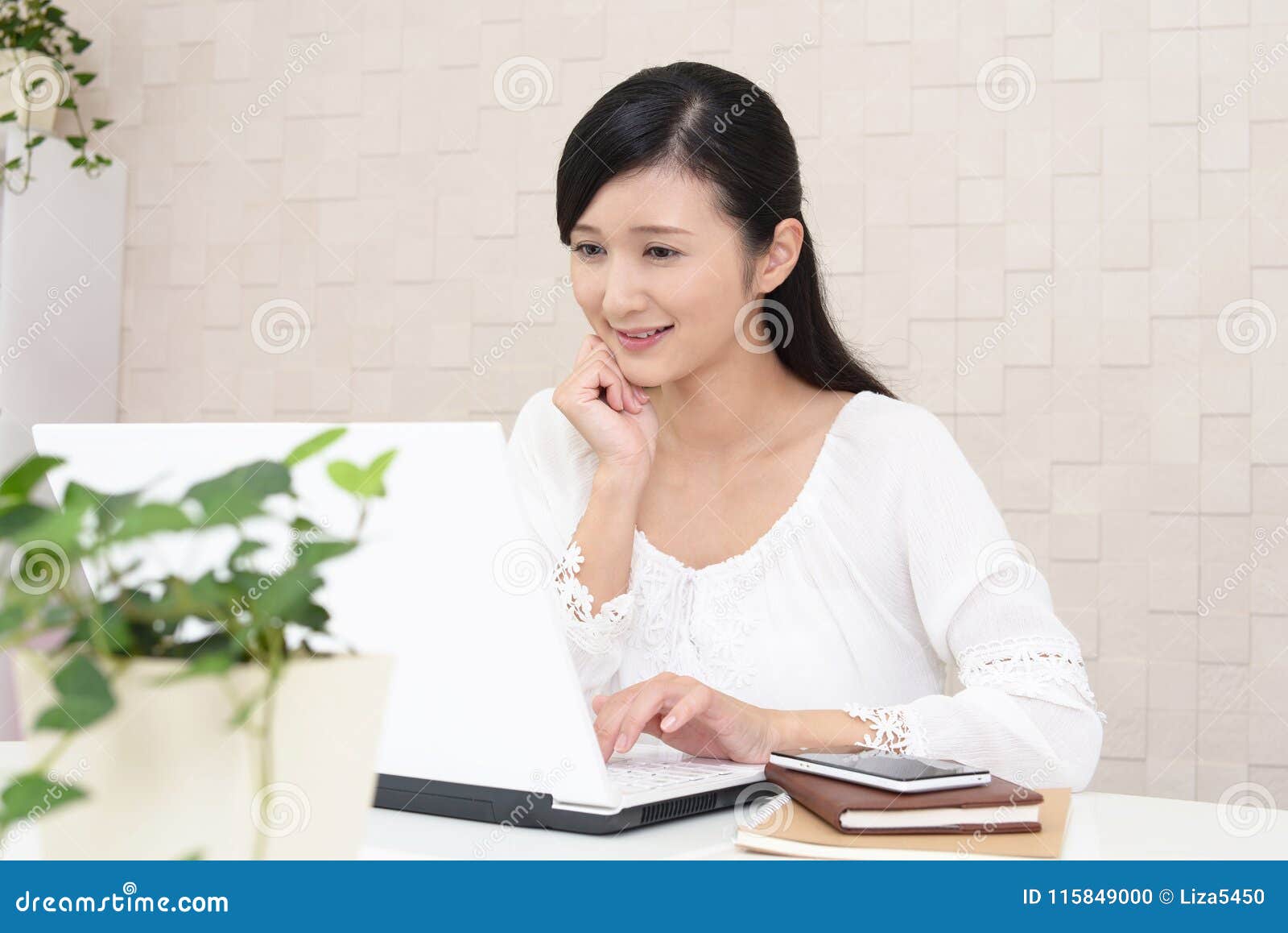 Smiling Woman Using a Laptop Stock Photo - Image of happy, hand: 115849000