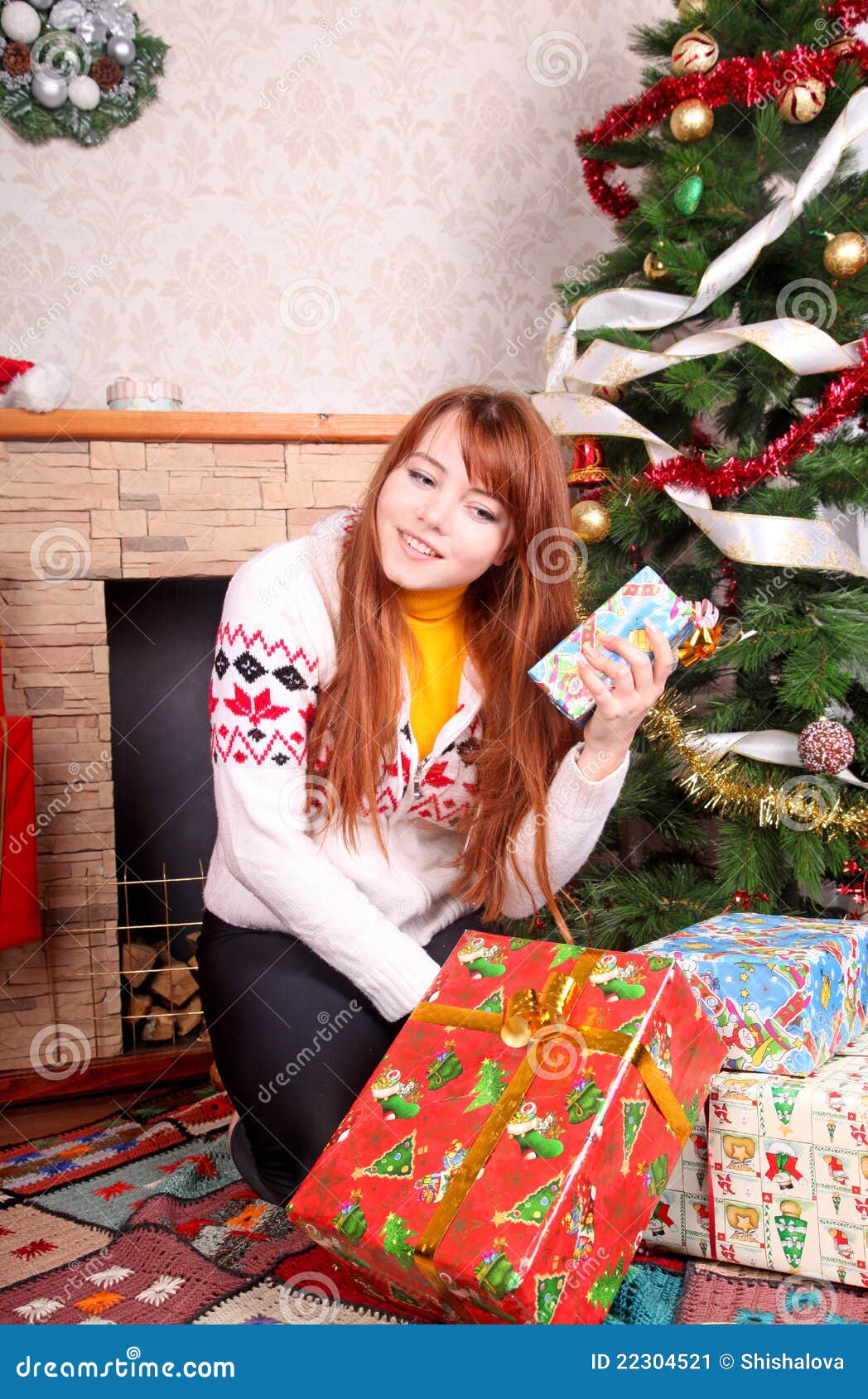 Woman Wrapping Christmas Presents Stock Image - Image of holiday, happy ...