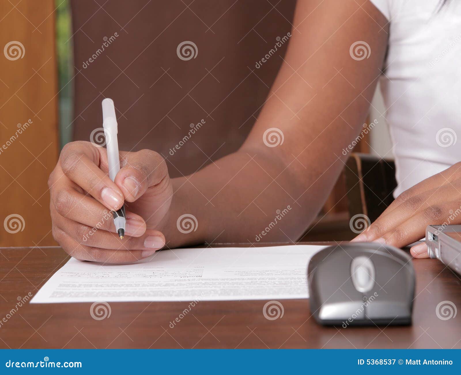 Woman writing on paper stock image. Image of mouse, woman - 5368537