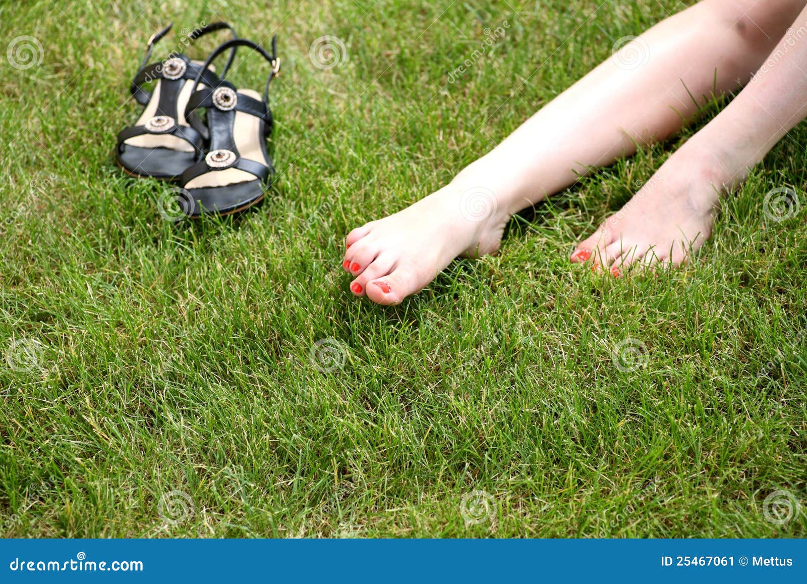 Womans Bare Feet On Green Grass Stock Image Image Of Bare Nature
