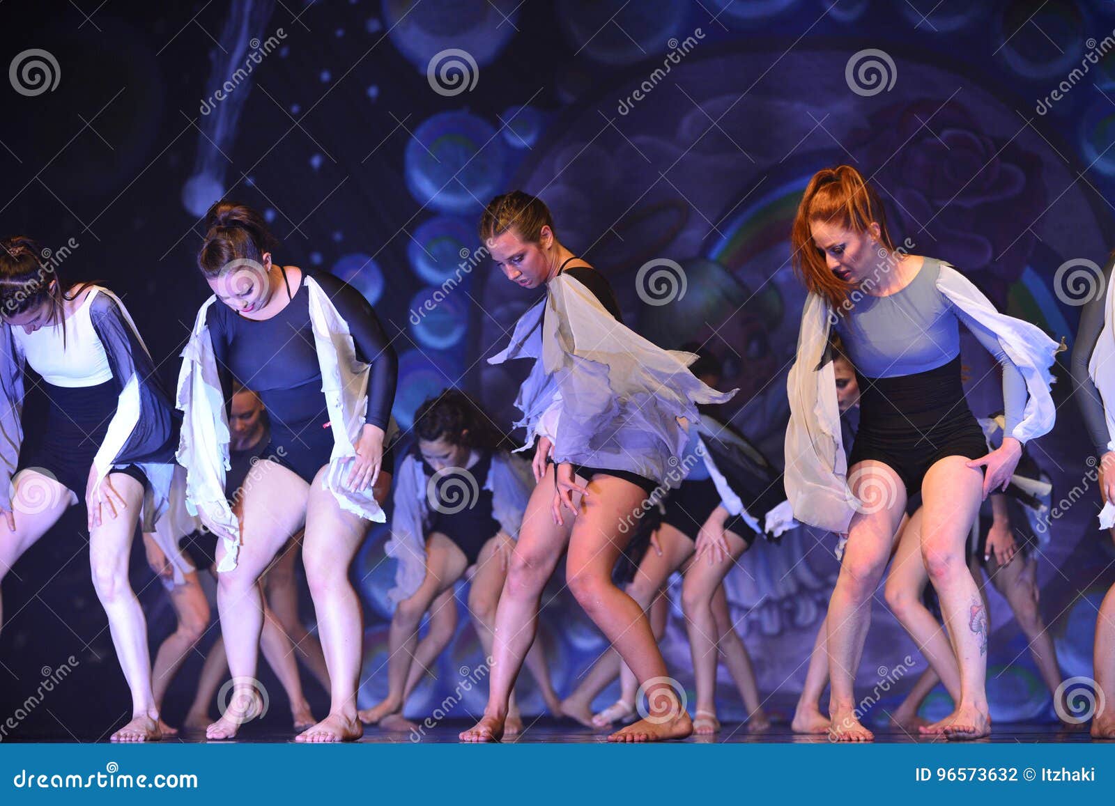 Womans Dancing Modern Dance Editorial Photography - Image of classes ...