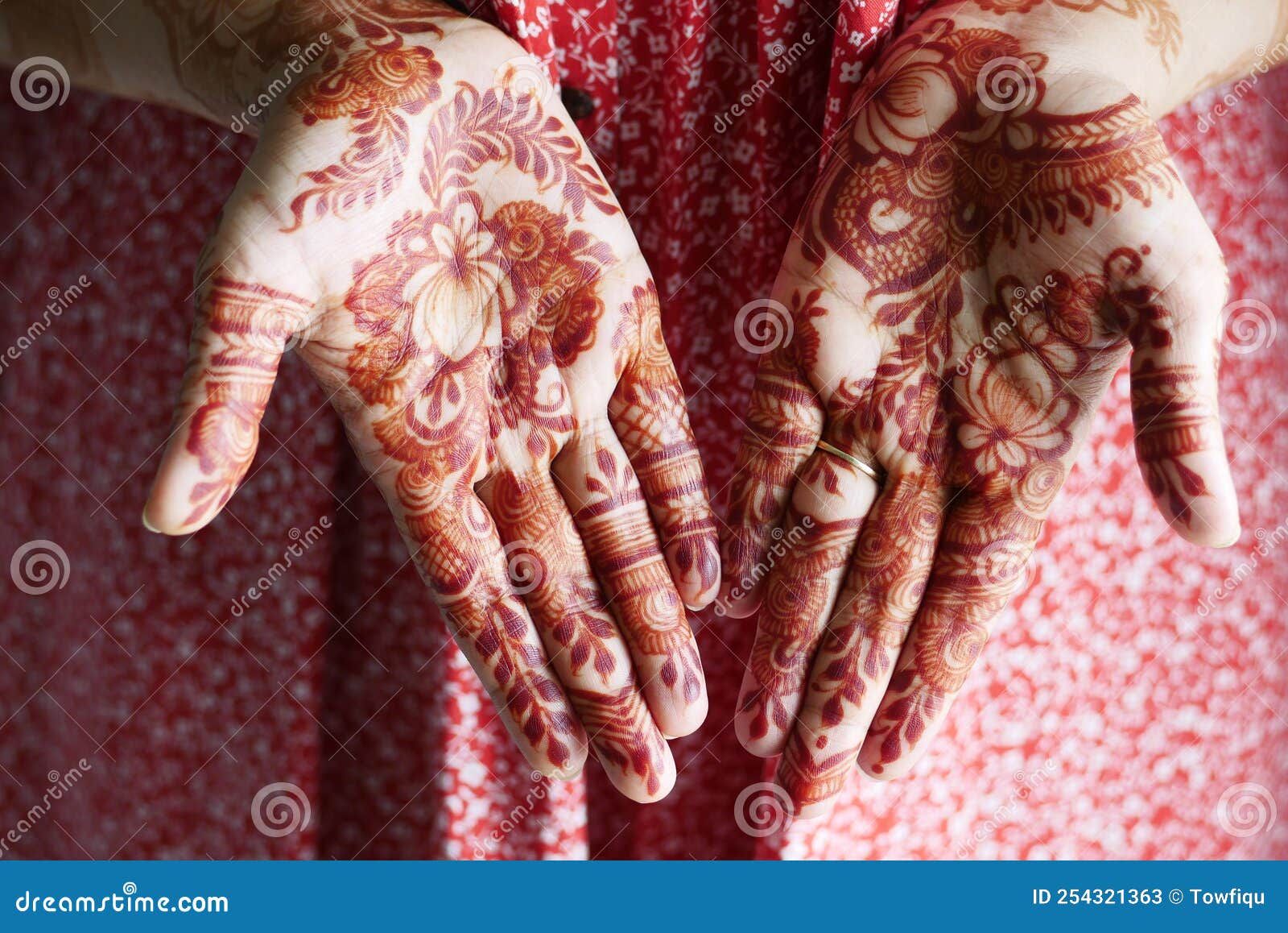 Women Applying Henna on Hand Stock Image - Image of tropical ...